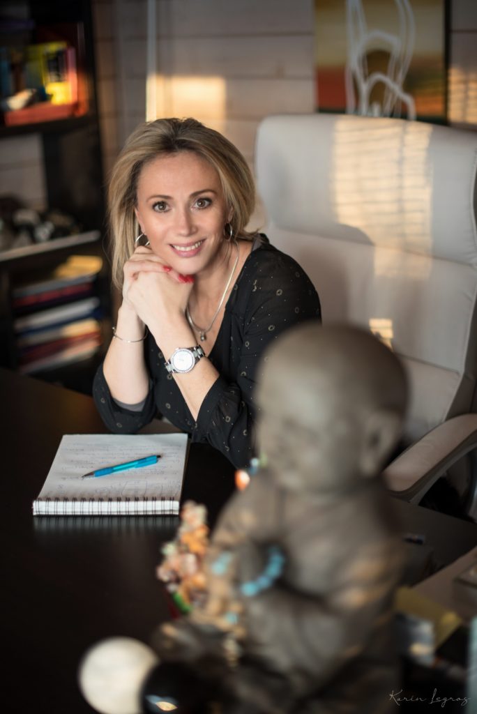 Jade Devaux, médium, nous parle de son livre "Entre deux mondes" 3/5
